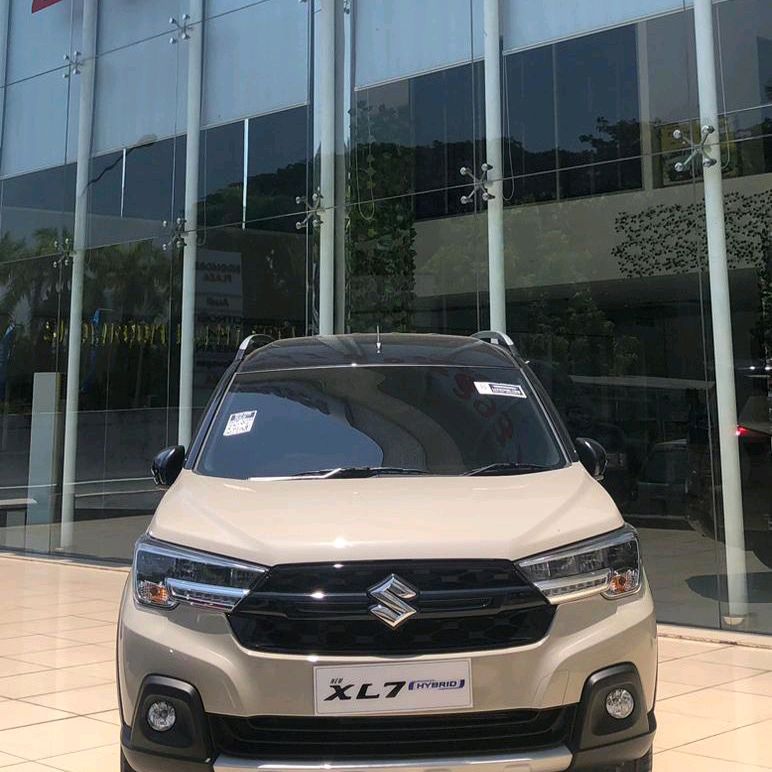 Suzuki XL7 ALPHA Hybrid Mobil SUV Keluarga Irit Bahan Bakar