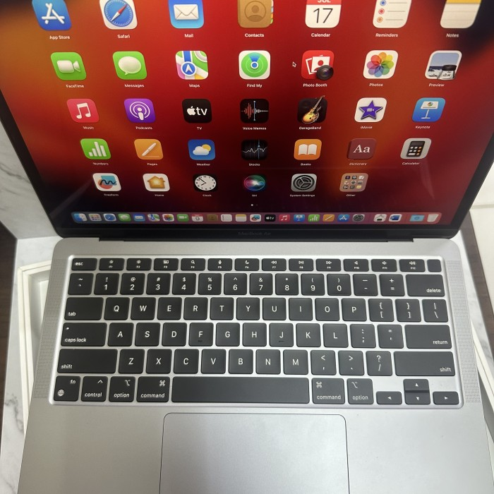 Jual Macbook air M1 256 gb second like new dengan Harga Terb
